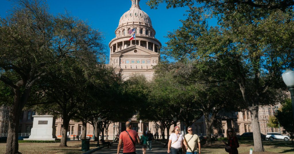 Trump’s Team Urges Texas GOP to Redraw Districts Ahead of Midterms